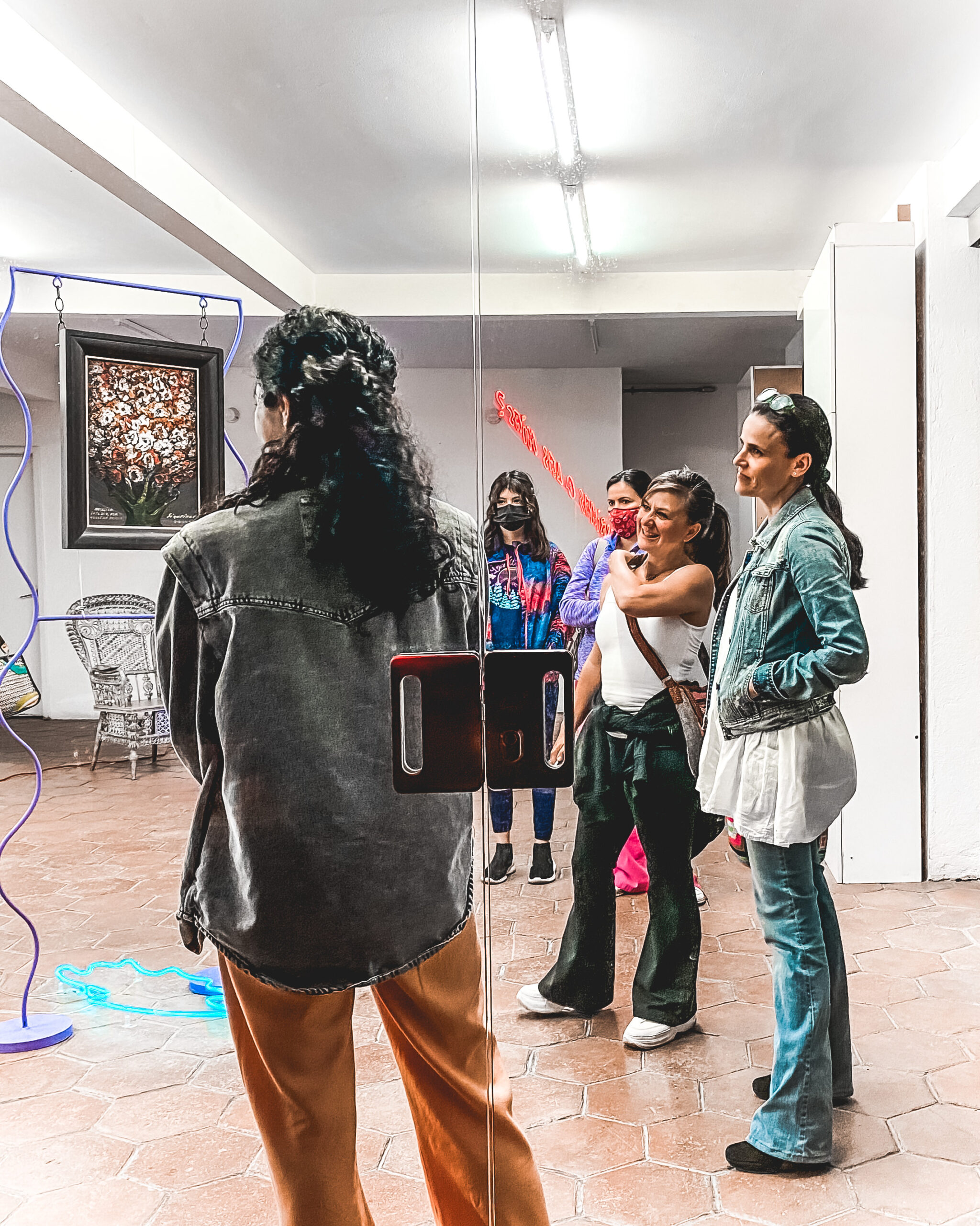 INSTALACIÓN TRES FLORES DE LAURA ELENA GARDUÑO - Arturo Ortiz